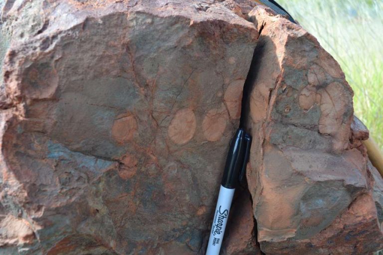 Rocks of ages: Rare specimens offer glimpse into ancient Earth ...
